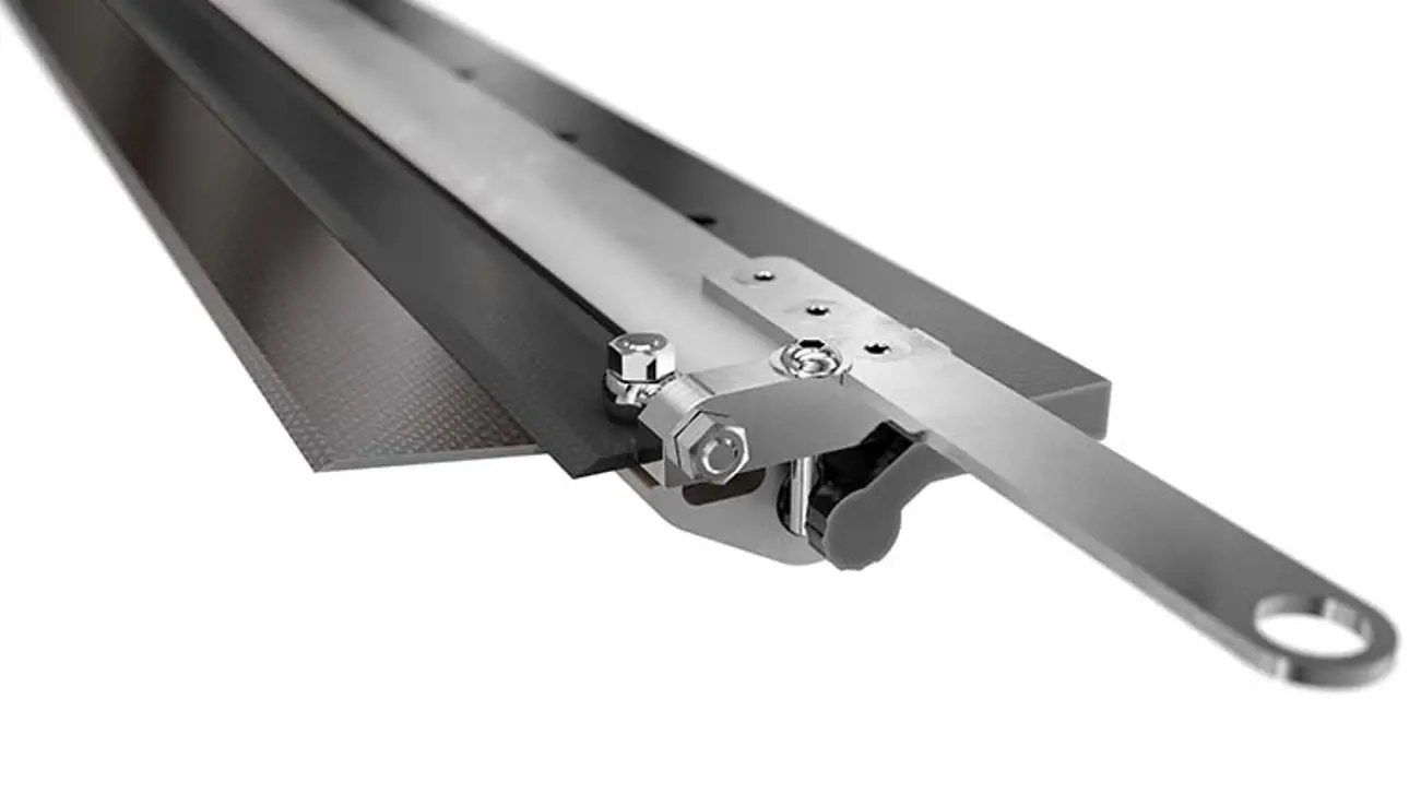 Doctor blade holders for tissue | Valmet
