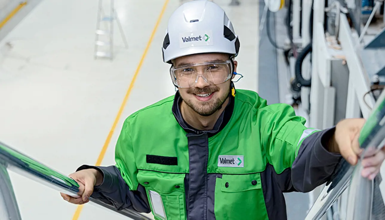 Automatic cleaning for fabrics and backing rolls | Valmet